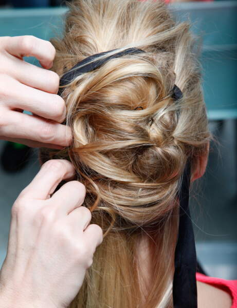 Coiffures : toutes les attaches de l’été - Femme Actuelle