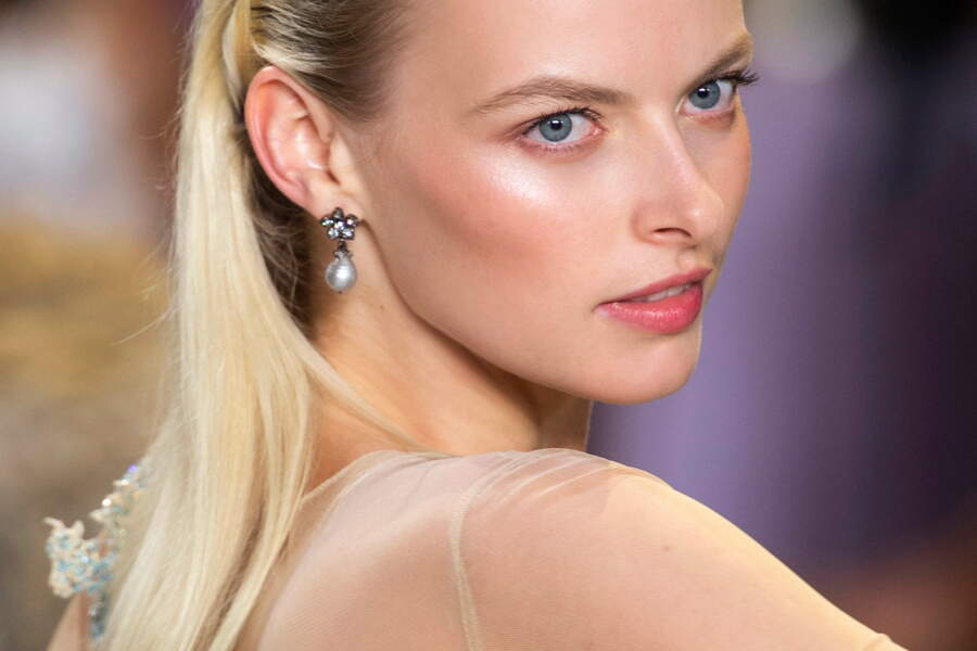 25 coiffures qui nous sauvent quand on a les cheveux sales - Femme Actuelle