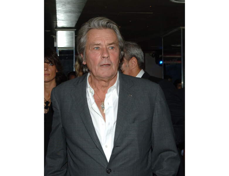 Alain Delon : son évolution physique en images - Femme Actuelle