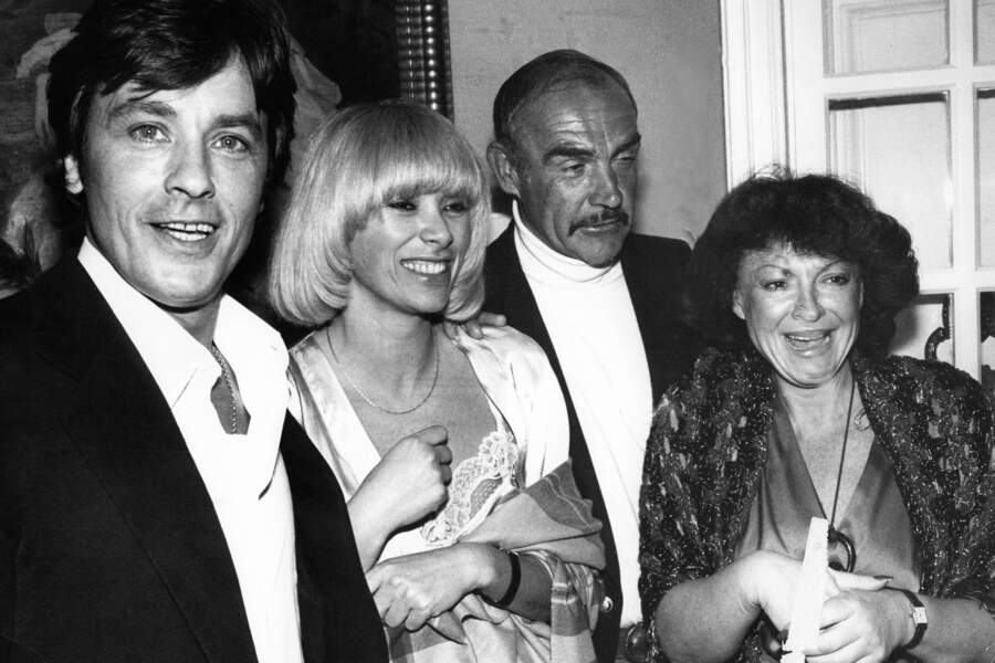 Photos - Alain Delon et les femmes de sa vie - Femme Actuelle