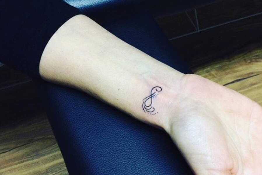 Tendance : 20 tatouages infini repérés sur Instagram - Femme Actuelle