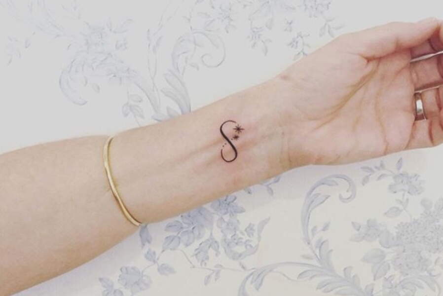 Tendance : 20 tatouages infini repérés sur Instagram - Femme Actuelle