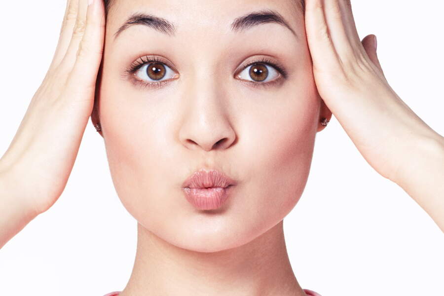 Gym faciale : 4 exercices pour un effet anti-âge - Femme Actuelle