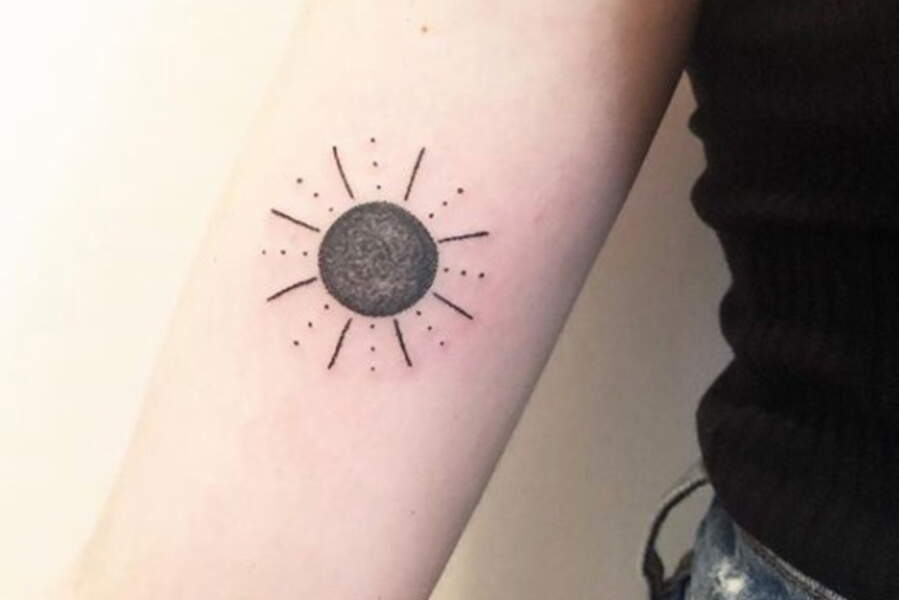 15 idées originales de tatouages soleil - Femme Actuelle