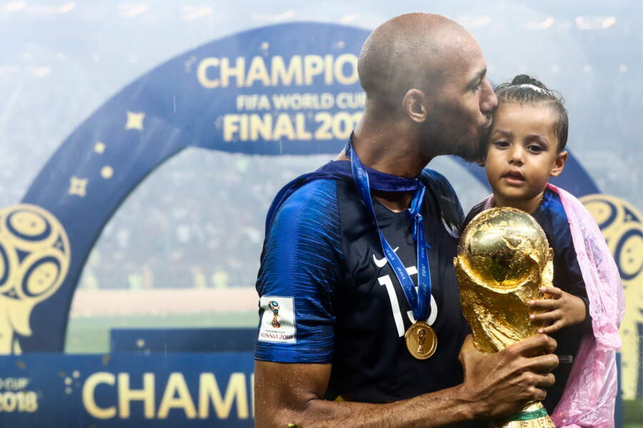Photos - Coupe du monde : les Bleus avec leurs enfants sur le terrain ...