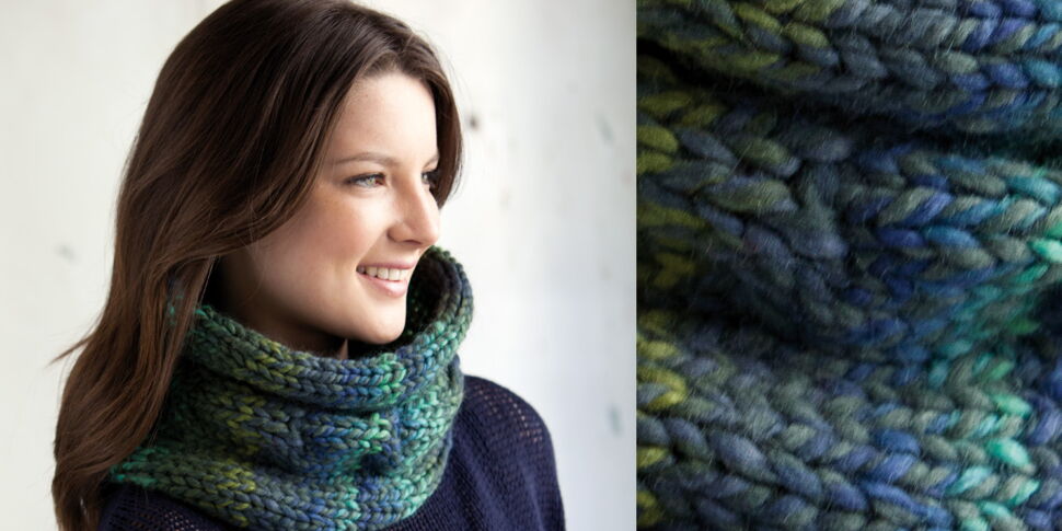 Le snood en jersey bleu et vert : Femme Actuelle Le MAG