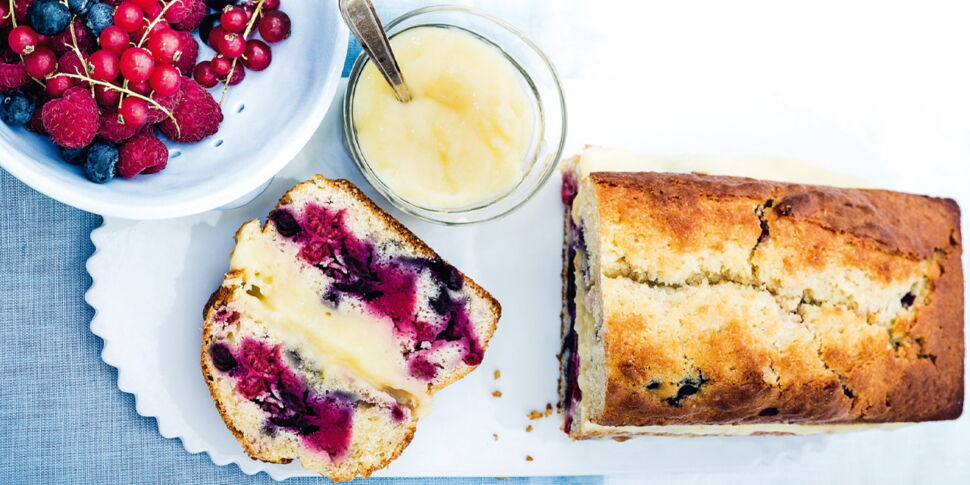 Cake aux fruits rouges et à la crème pâtissière : Femme Actuelle Le MAG