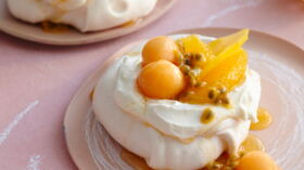 Pavlova au chocolat et aux fruits rouges : Femme Actuelle Le MAG