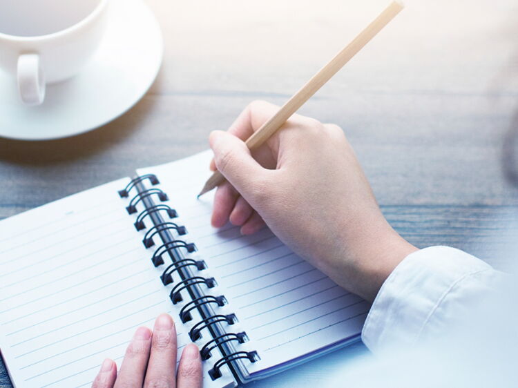 Écrire un journal intime, ça booste l'estime de soi ! : Femme Actuelle ...