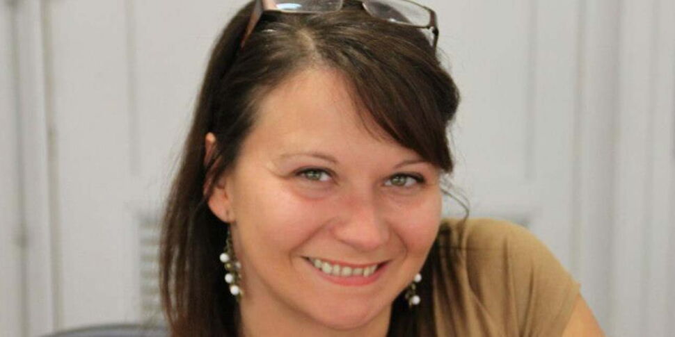 Lisez "Derrière la porte": la nouvelle inédite, signée Caroline ...