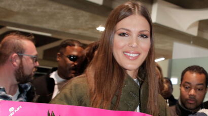 Photo - Iris Mittenaere retrouve sa sœur Cassandre à Las Vegas : Femme ...