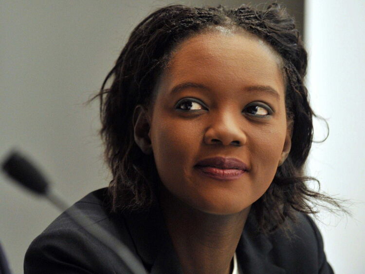 Photos - Rama Yade, métamorphosée : Femme Actuelle Le MAG