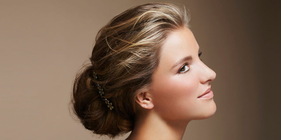 Chignon banane : les étapes pour le réussir : Femme Actuelle Le MAG