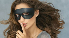 Mythomane : définition, symptômes, comment le reconnaître et quels sont ...