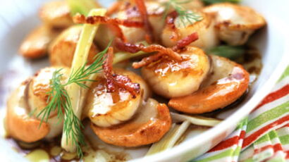 Comment bien cuire les Saint-Jacques ? Les astuces de Julie Andrieu ...