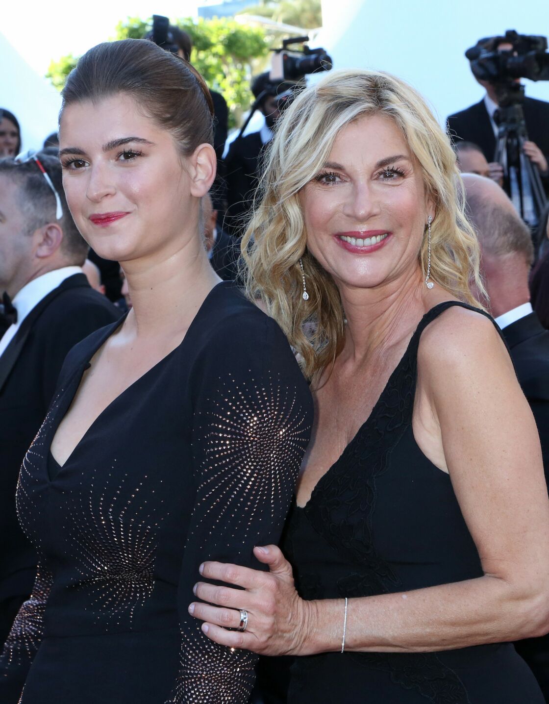 Photos Mich Le Laroque Et Sa Fille Oriane R Unies Sur Le Tapis Rouge ... Photos Mich Le Laroque Et Sa Fille Oriane R Unies Sur Le Tapis Rouge ...