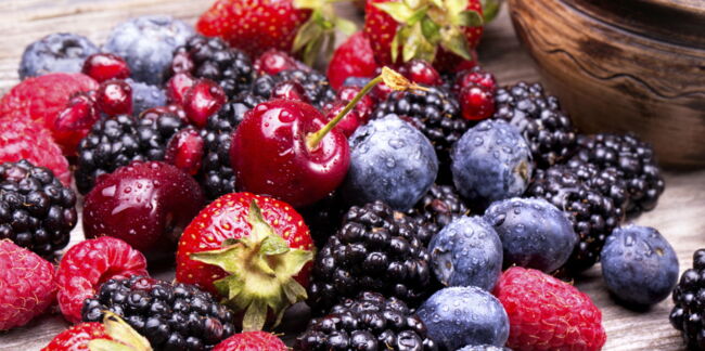 Fruits rouges, thé vert, oignons… Les antioxydants nous empêchent de ...