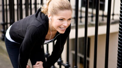 Point de côté : causes, symptômes, comment l'éviter et le faire ...