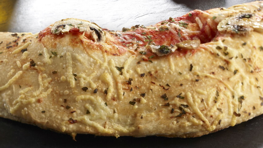 Pizza calzone tomate-mozzarella rapide : découvrez les recettes de ...