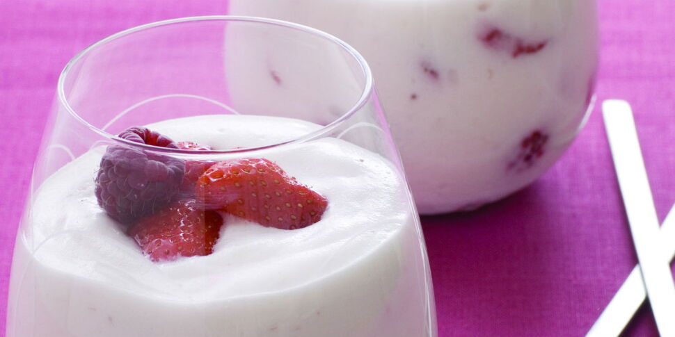 Mousse au fromage blanc et fruits rouges facile et rapide : découvrez ...