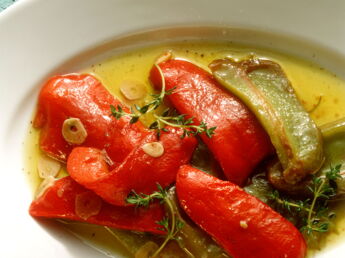 Poivrons et anchois marinés à l’huile d’olive : découvrez les recettes ...