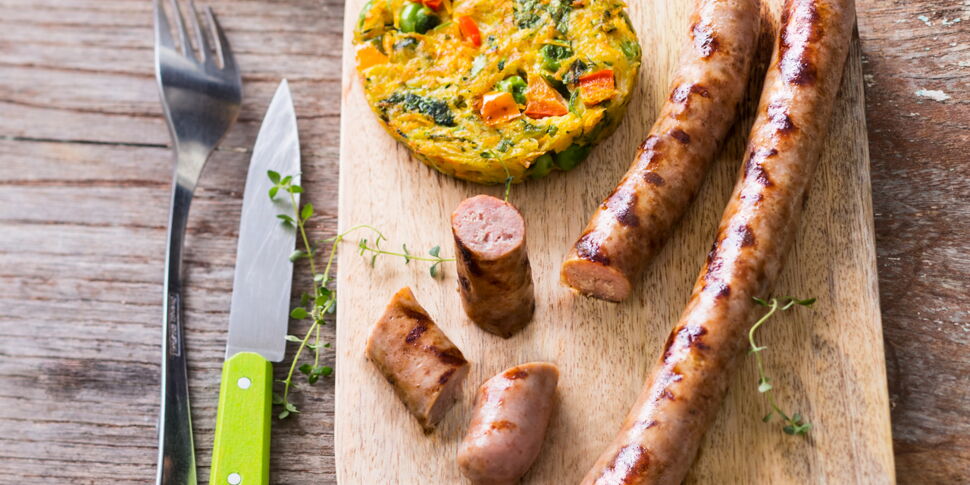 Chipolatas marinées, grillées et croustilles de légumes facile ...
