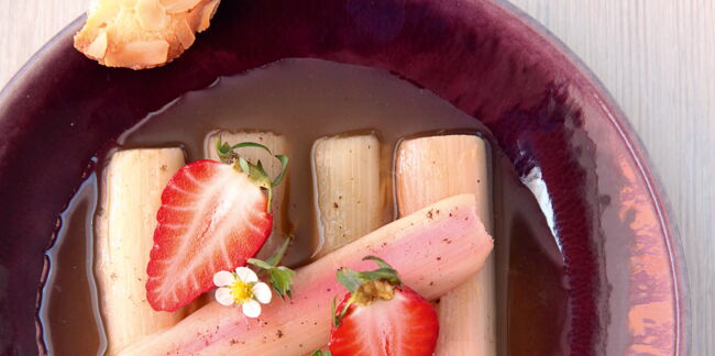 Nage de rhubarbe à la vanille de Sophie Dudemaine facile et rapide ...