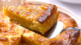 Omelette roulée aux épinards, galette de haricots rouges aux amandes ...