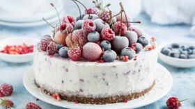 Gâteau mousseux aux fruits rouges rapide : découvrez les recettes de ...