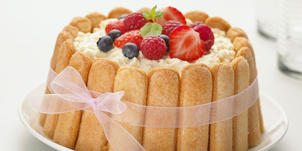 Charlotte rose aux fruits rouges rapide : découvrez les recettes de ...