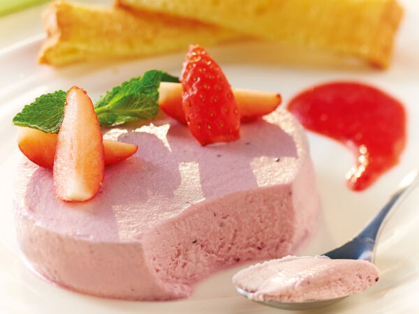 Mousse légère à la fraise, miel et faisselle de brebis : découvrez les ...