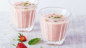 Salade fraise, mangue, basilic rapide : découvrez les recettes de ...