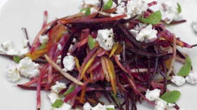 Salade de framboises, betteraves et feta rapide : découvrez les ...