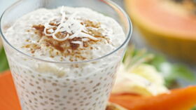 Tapioca au lait de coco, orange, abricot, kiwi et citron vert ...