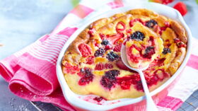 Dessert allégé : clafoutis vanille et fruits rouges rapide : découvrez ...