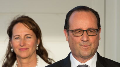 Photos : Thomas hollande monte les marches avec sa compagne Emilie et ...