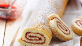 Biscuit roulé à la confiture de fruits rouges facile rapide : découvrez ...