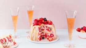 Charlotte de madeleines et mousse de fruits rouges rapide : découvrez ...