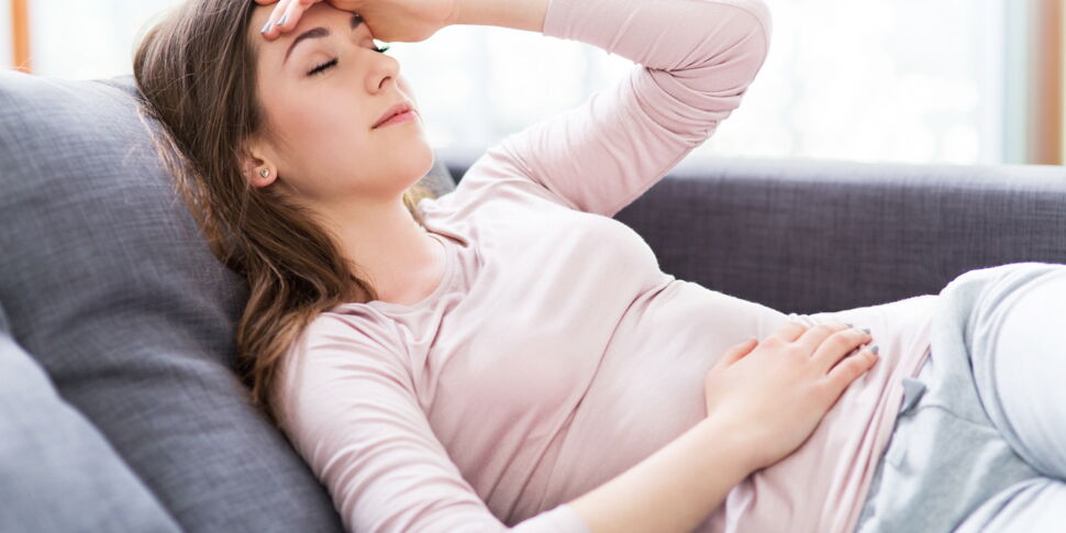 Douleur épigastrique : que faire quand on a mal à l'estomac ? : Femme ...