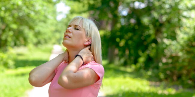 Douleur à la nuque : 5 solutions pour ne plus avoir mal : Femme ...