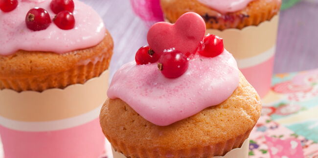 Cupcakes aux fruits rouges et barbe à papa facile et rapide : découvrez ...