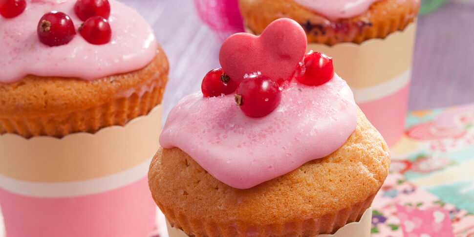 Cupcakes aux fruits rouges et barbe à papa facile et rapide : découvrez ...