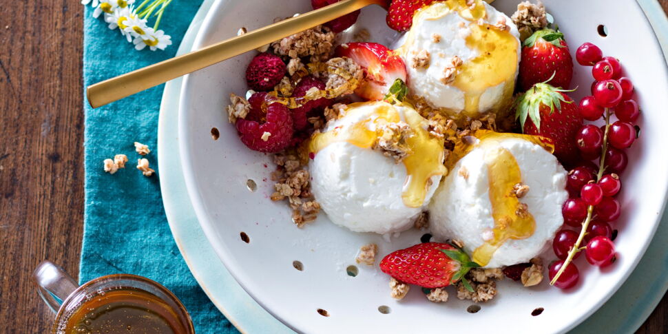 Faisselles au granola et aux fruits rouges rapide : découvrez les ...