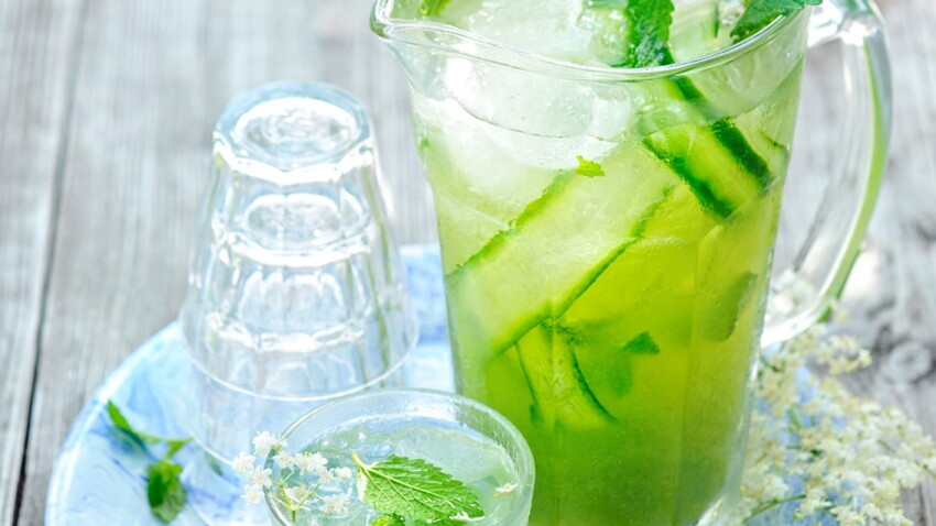 Limonade à la fleur de sureau et au concombre rapide : découvrez les ...