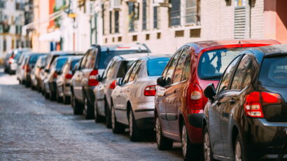 Stationnement en bataille : 4 astuces pour se garer facilement : Femme ...