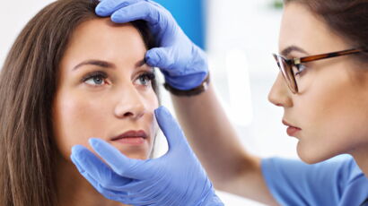 Cataracte : quels sont les premiers signes et à quel âge apparaissent ...