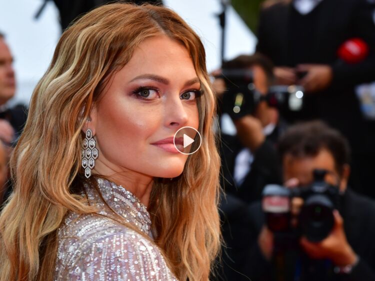 Caroline Receveur Sexy Elle Assume Ses Marques De Bronzage Dans Un