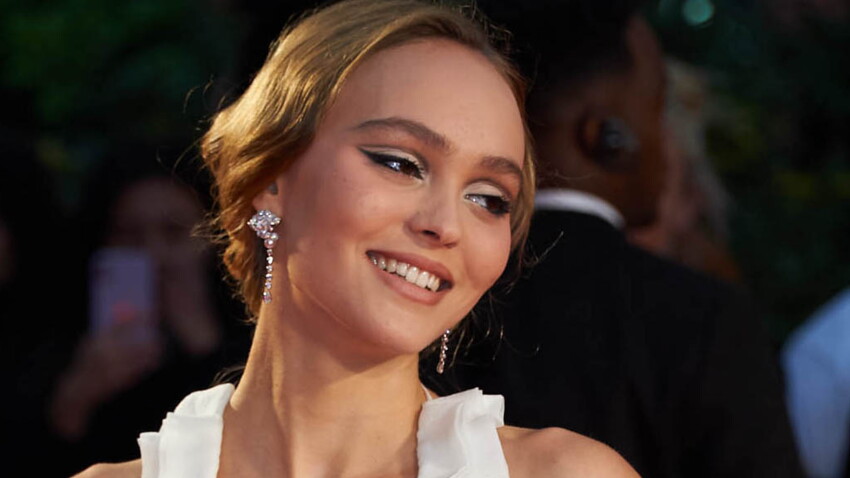 Photos - Lily-Rose Depp : oups, l’accident de décolleté sur tapis rouge ...