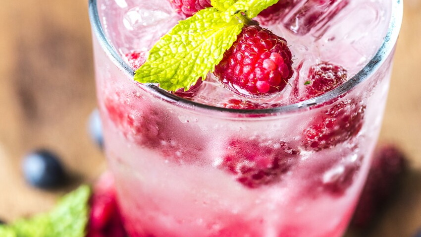 Nos recettes faciles et originales pour aromatiser l'eau : Femme ...