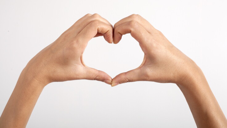 Test de Schamroth : ce geste simple à faire avec vos doigts peut ...